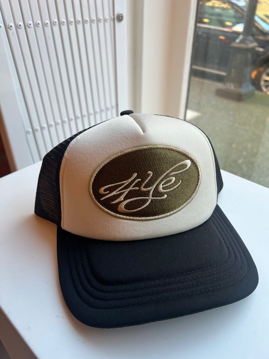Signature Trucker Hat Cream/Black – Complex Clothing Inc.